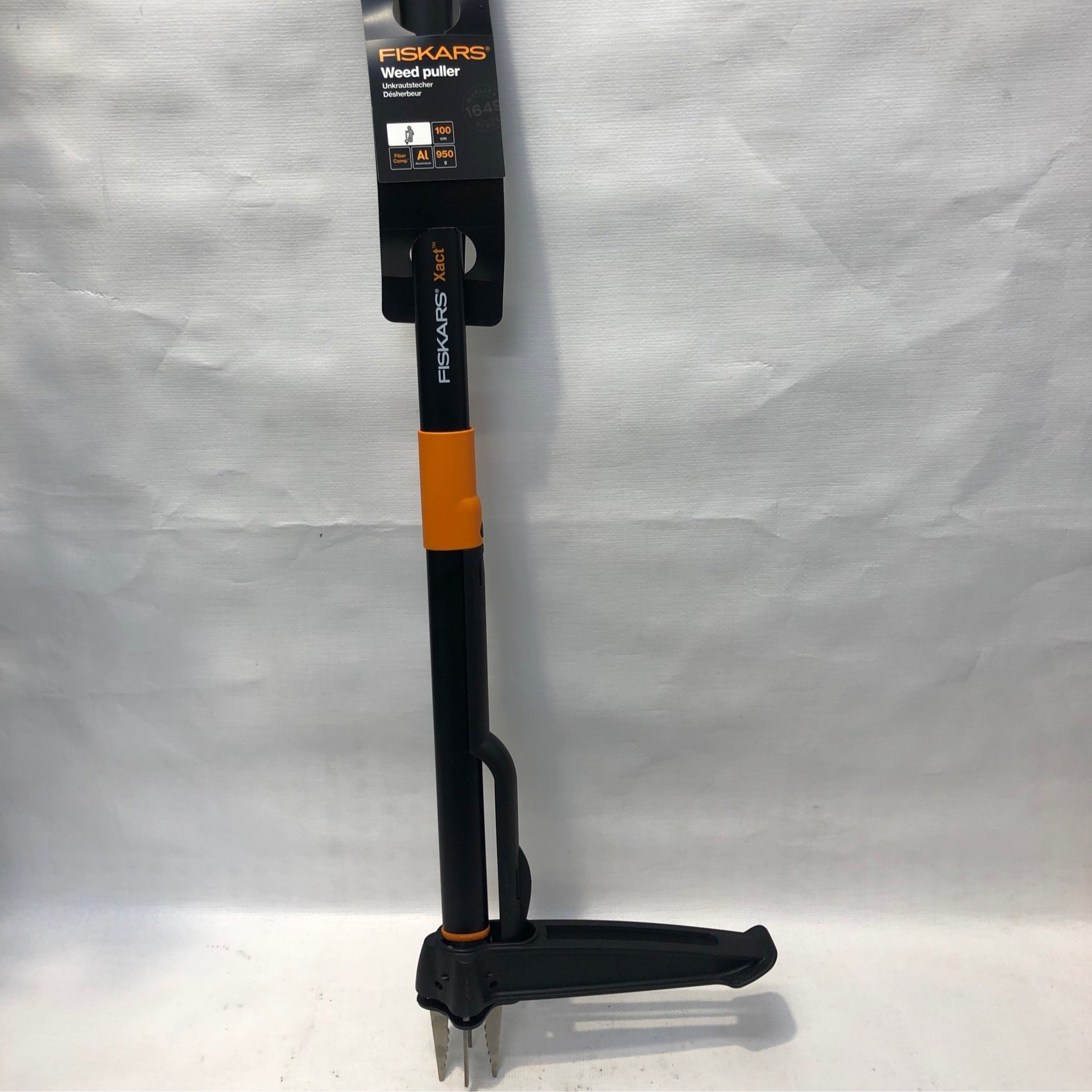 Fiskars Weed Puller | Formosa Gardens Nursery, Ballarat